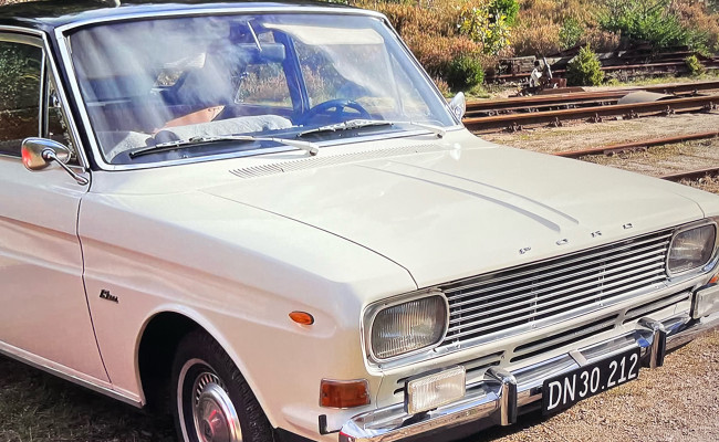 DN30212 Ford 15 M Coupe