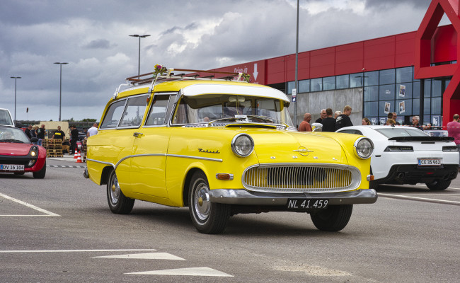 NL41459 Opel Caravan Uoplyst