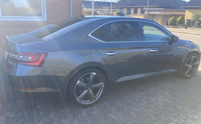 DV23142 Skoda Superb 2.0 Tdi 150 Hk Hatchback Dsg
