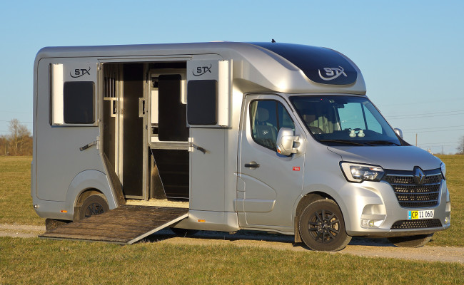 CP11060 Renault/stx Master Horsebox Em9t