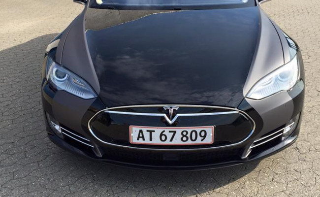 AT67809 Tesla Model S 85d