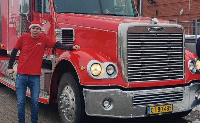 CT80485 Freightliner Coronada Cc132