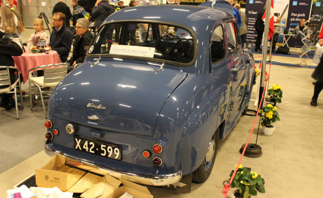 X42599 Austin A 35 Saloon