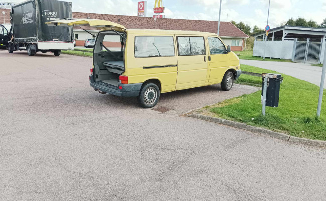 RN94732 Volkswagen Caravelle 2,5