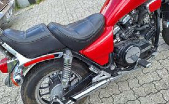AU75859 Honda Vf 700 Uoplyst