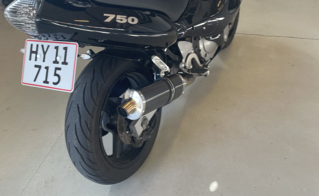 HY11715 Suzuki Gsx750f Uoplyst
